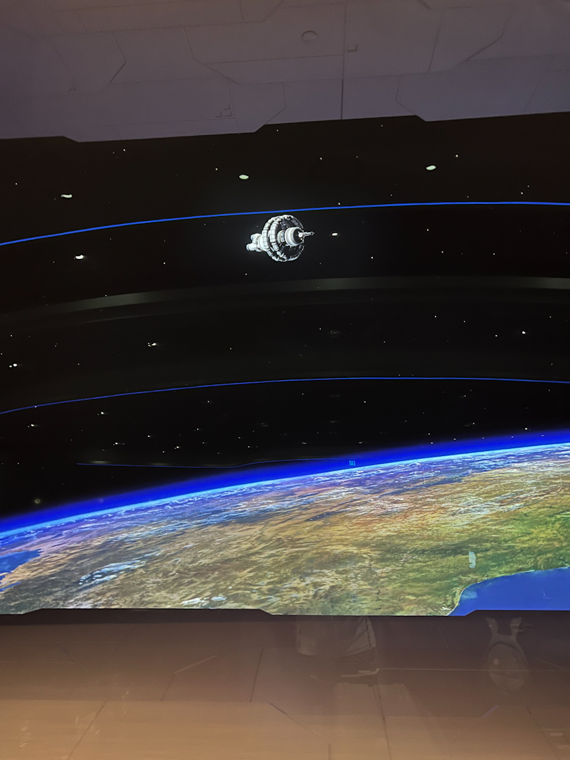 Disney World Dining: Space 220 Restaurant - Ramnaths Away